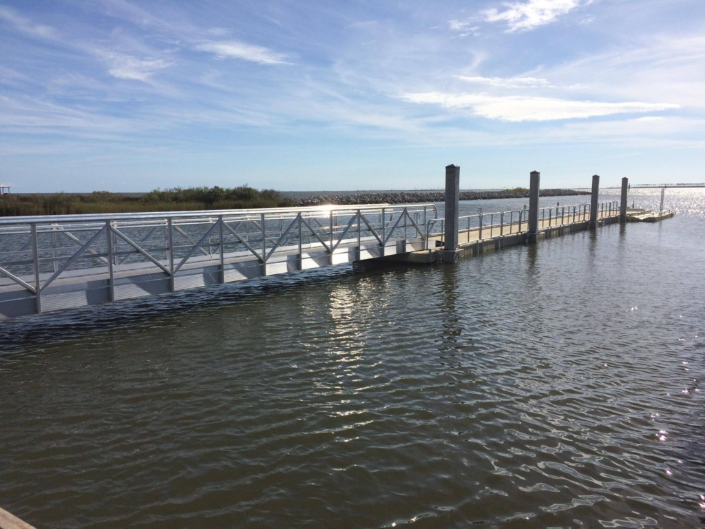 Marine Aluminum Access Piers, Aluminum Gangways / Dock Ramps & Aluminum ...